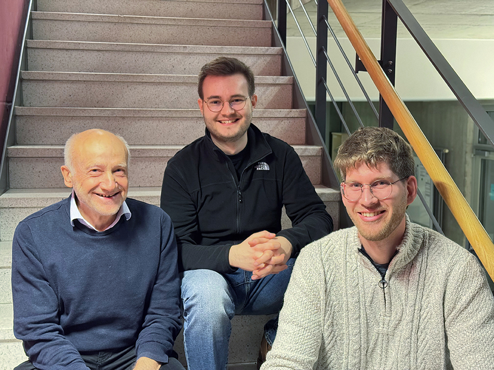 Computer science students found start-up - Faculty of Mathematics and ...